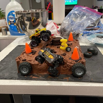 Fondant Tire Cake Decorations, Wheels, Hubcaps, Edible Tires for Cake ...