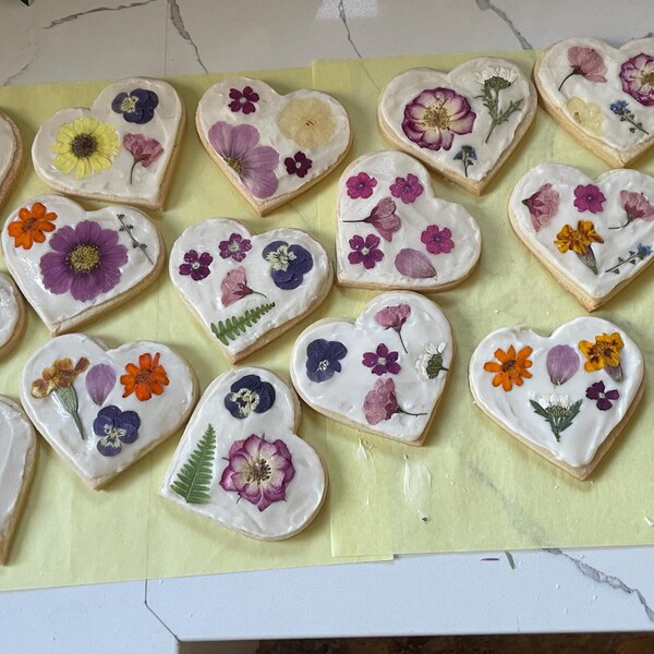 50 Pieces FOOD SAFE Pressed Flowers Cake Decoration Flowers - Etsy