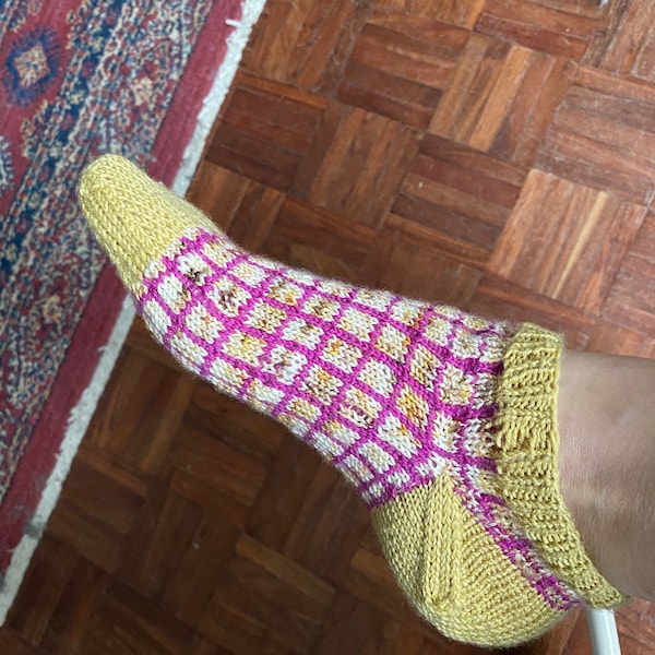 Easy Colorwork Socks Pattern ~ the Little Boxes Socks - Etsy