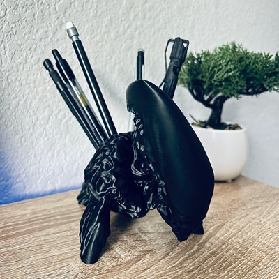 Alien Xenomorph Inspired Pen Holder - Etsy