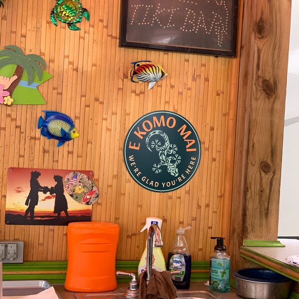 E KOMO MAI Sign, Beach Hawaii Sign, Beach Decor, Lizard Deocr, Beach ...