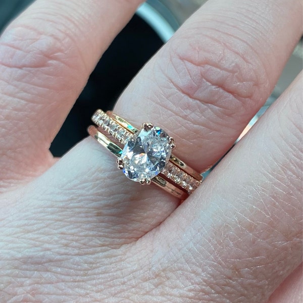 1 Carat Oval Accented Solitaire Engagement Ring With Side Stones Simple ...