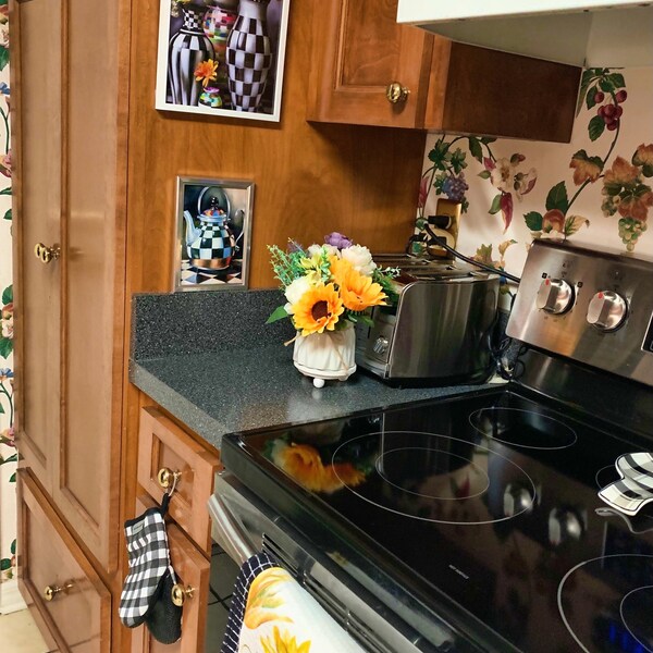 Rose Pattern Courtly Checkered Check Decor | Digital Wall Art | Flowers ...