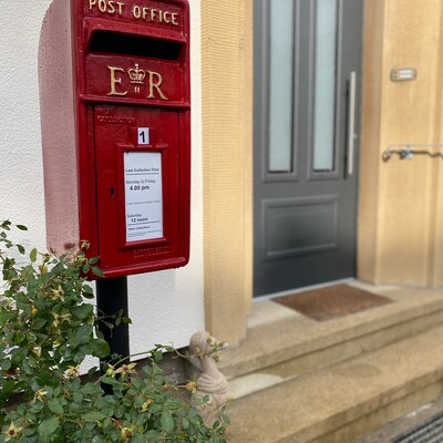 Elizabeth Regina Red ER Post Box - Etsy