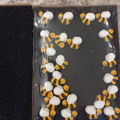 24 BUMBLE BEE EDIBLE Sugar Cupcake or Cake Toppers by Decopac Bee ...