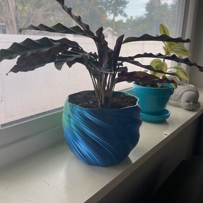 Medium Twisted Flower Pot for Plants of All Kinds white 6 Diameter by 4 ...