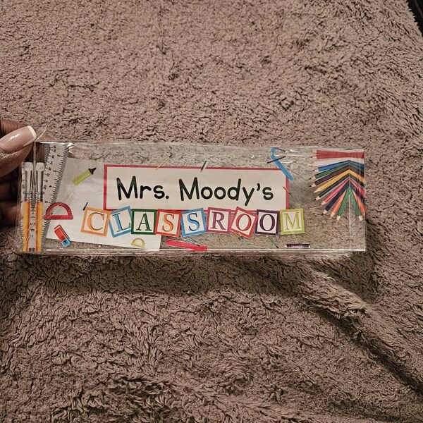 Personalized Desk Name Plate| Daisy Design Office Desk Decor on Clear ...