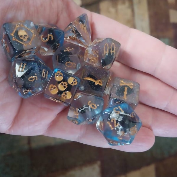 Pirates Plunder Exclusive 11 Dice Set | Anne Bonny & Blackbeard Pirate ...