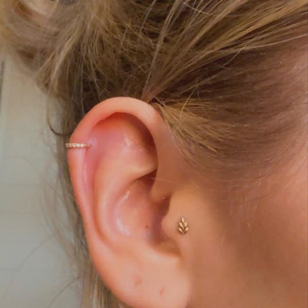 14K Solid Gold Tiny Flower Cartilage Earring, Gold Helix Stud, Tragus ...