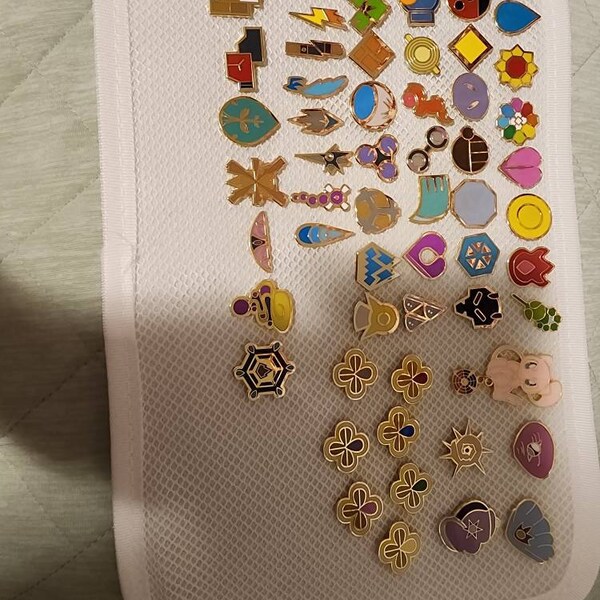 Framed Collection Complete Pokemon Badges Kanto/johto/hoenn/sinnoh ...