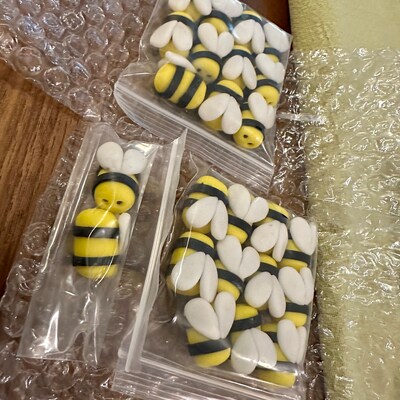 Mini Fondant Bees for Mini Cupcakes or Cakes. - Etsy