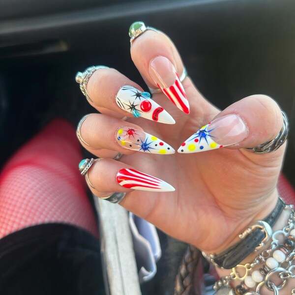 3D Spooky Summer Circus Clown Nail Art | Circus Clown | Press on Nails ...