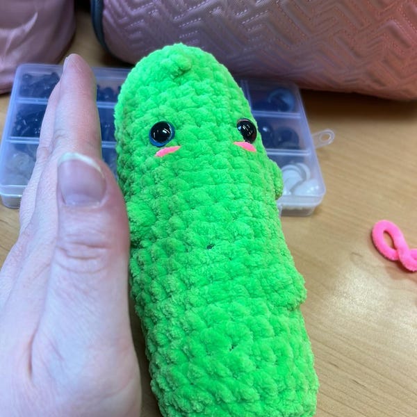 NO SEW Crochet Emotional Support Pickle Pattern W/ Tag - Etsy