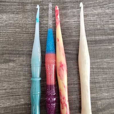 Pink & Blue Resin Crochet Hook Custom Ergonomic Resin Crochet Hook ...