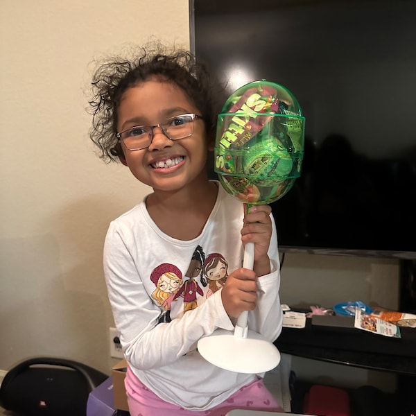 Giant Tutsi Pop With Base - Birthday Party Favors - Party Candy Bags ...