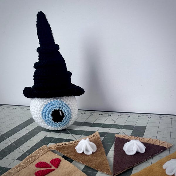 Crochet Pattern: Focus Pocus, the Eyeball Wizard, PDF (halloween Decor ...