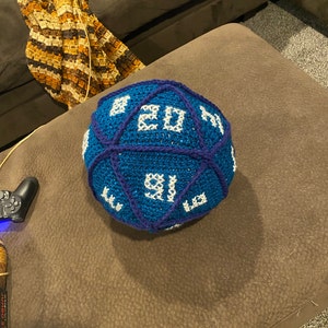 D20 20-sided Die Crochet PATTERN US Terms - Etsy