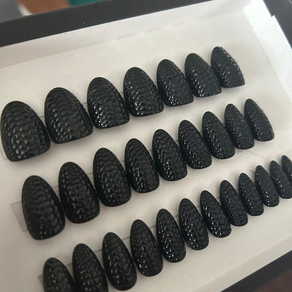 Reptilia - Textured Press-on Nail Set - Set of 28-30 Press-on Nails - Etsy