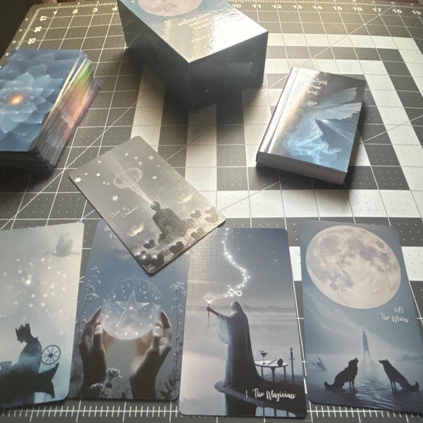 Moonlight Dream Tarot | 78 Tarot Cards Deck, 4 Extra Cards, 196-page ...