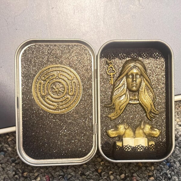 Pocket Shrine for the Goddess Hecate, Miniature Hekate Altar, Offering ...