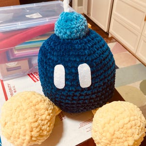 Amigurumi Crochet Pattern: Super Mario Bros Fire Flower - Etsy