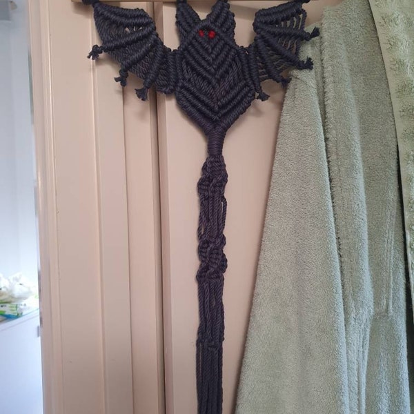 Bat Plant Holder, Bat Macrame, Goth Home Decor, Living Room Wall Art, Spooky Halloween, Macrame ...