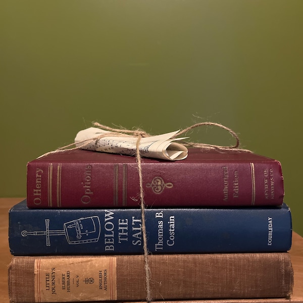 Book Bundle Random Designer Decorative Vintage Books Reading Book ...