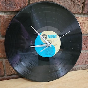 Upcycled Vinyl Record Clock: Retro Home Decor - Etsy