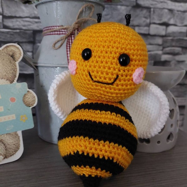 Crochet Pattern ~ Amigurumi Bee – Bee Stuffed Toy – Softies - Etsy