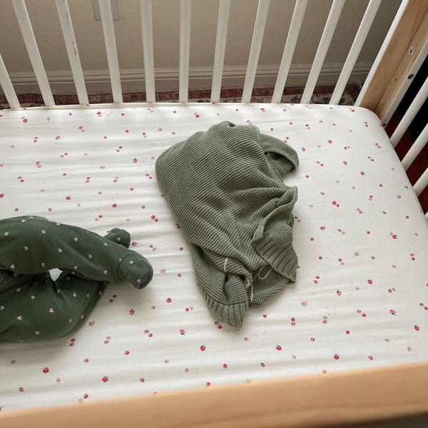 Organic Strawberries Cream Crib Sheet: Baby/toddler Fitted Sheet | Mini ...