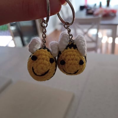 Bumble Bee Keyring / Bee Keychain / Crochet Bumble Bee / - Etsy