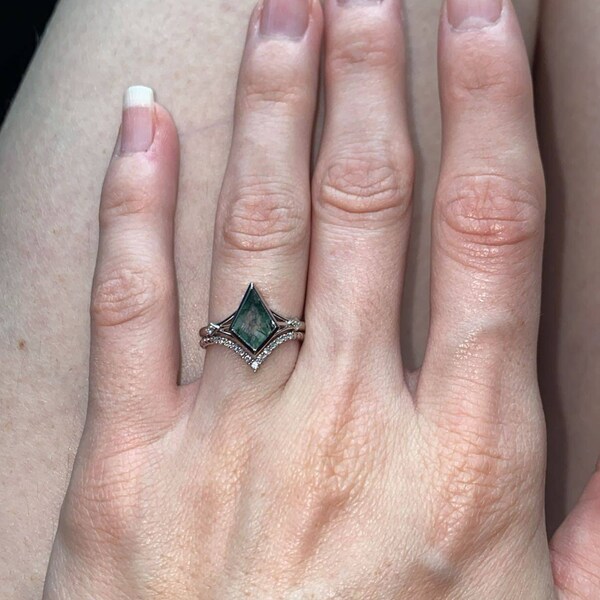 Kite Cut Alexandrite Engagement Ring Set Unique Rose Gold Engagement ...