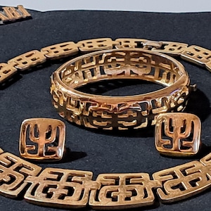 JOSEFF OF HOLLYWOOD Bee Brooch - Etsy