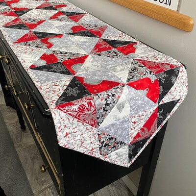 Table Runner Pattern for Charm Packs Quilt Pattern Table Runner ...