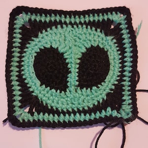 Alien Head Granny Square - Etsy