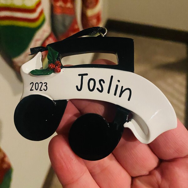 Note Banner With Holly - Personalized Christmas Ornaments - Music ...