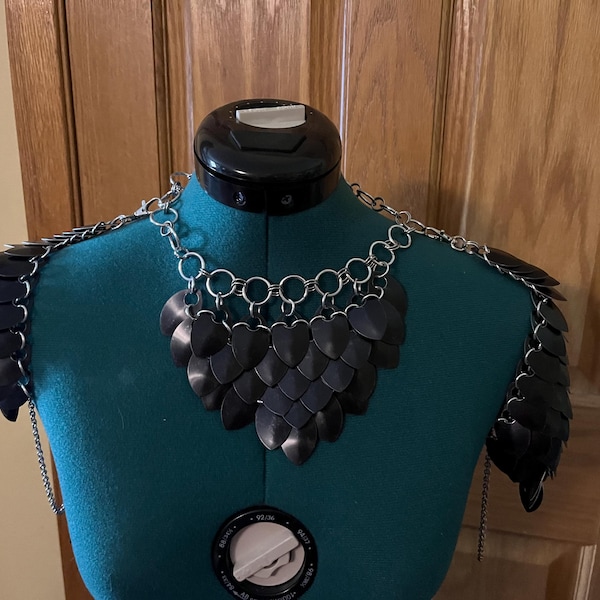 Silver Scalemail Chainmail Harness Shoulder Pauldrons Shroud + Necklace ...