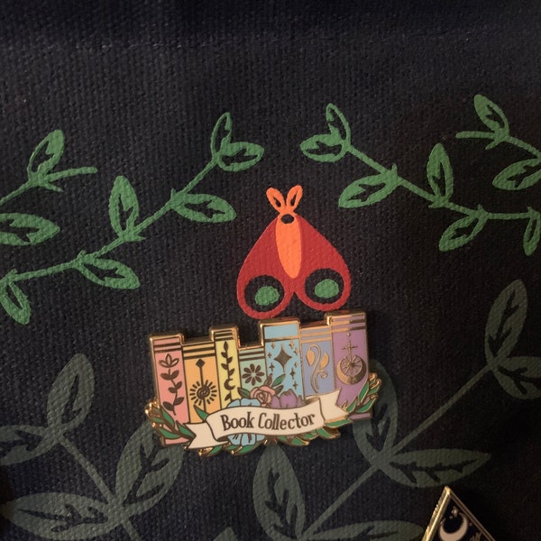 Book Collector Bookish Enamel Pin | Book Lover | Bibliophile - Etsy