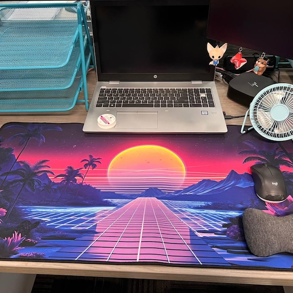 Neon Synthwave Desk Mat, 1980s Retro Vibrant Vaporwave Gaming Extended ...