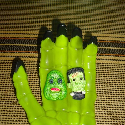 Sheet of 4 Retro Horror Movie Characters-creature-dracula-wolfman ...