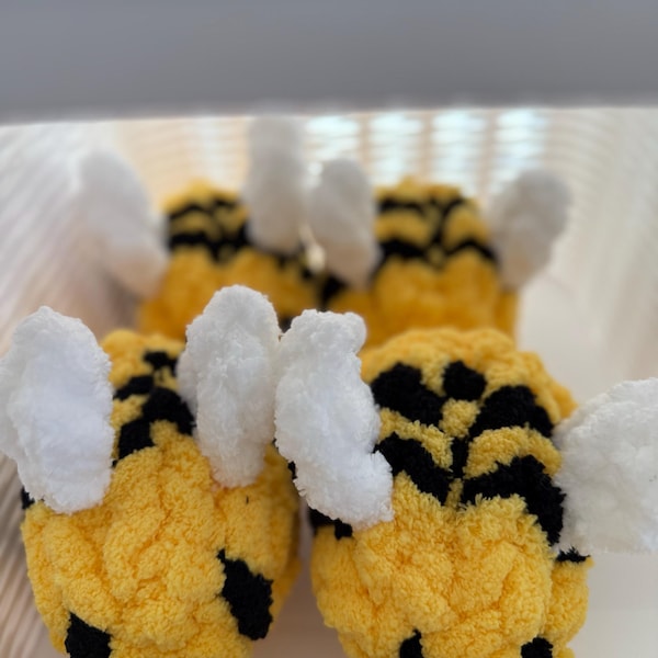 Hand Knit MINI Bee Pattern, BEGINNER Video Tutorial, Learn How to ...
