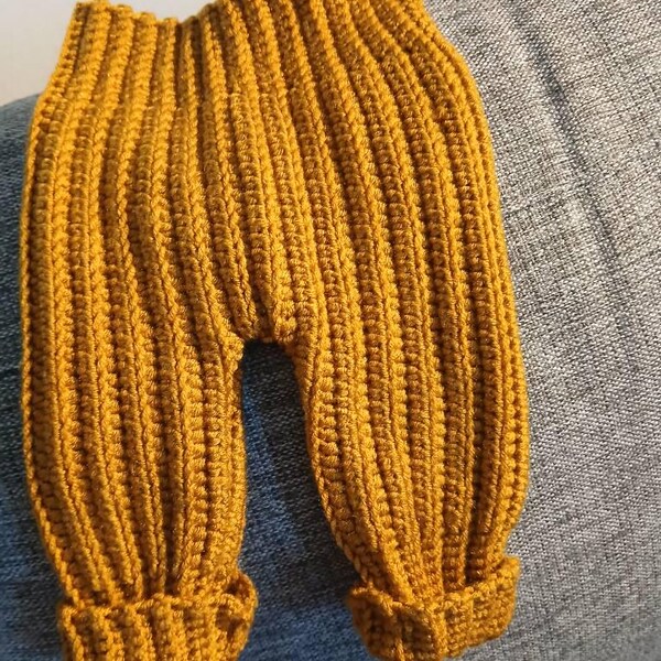 CROCHET PATTERN + VIDEO Easy Crochet Baby Pants Pattern + Video ...