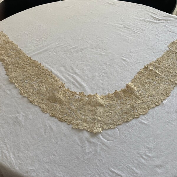 Italian Needlework Placemats in Deruta Hand Embroidery on Linen Set/4 ...