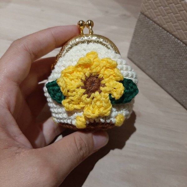 Crochet Flower Coin Purse With Metal Frame, Flower Keychain Wallet ...