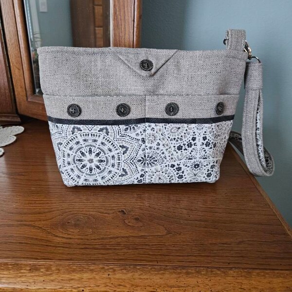 Holiday Purse , Small Bag, Multiple Pockets, Top Zipper Closure, Adj ...