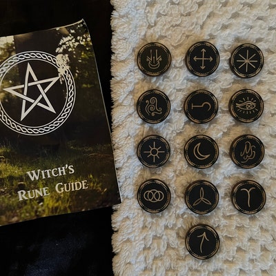 Witches' Rune Set Round // Laser Engraved Runes // Divination Set - Etsy
