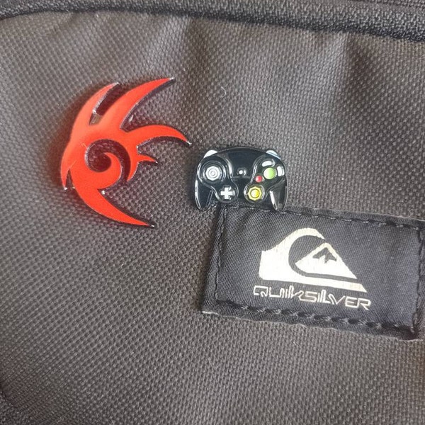 Nintendo Gamecube Controller Enamel Lapel Pin in 6 Colors - Super Smash ...
