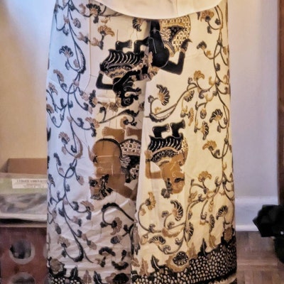 Wayang Batik Sarong/indonesian Batik Fabric/beautiful Wayang Batik ...