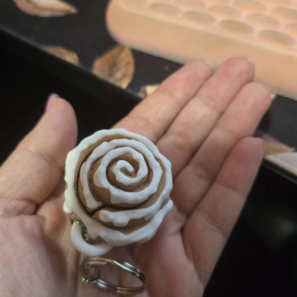 Fidget Keychain Cinnamon Roll: 3D Printed Brown White Pastry Clicker ...