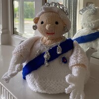 Queen Elizabeth II Tea Cosy Knitting Pattern - Etsy Canada